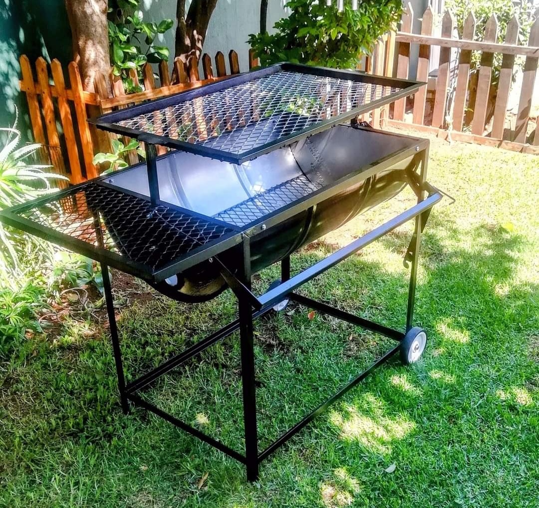 Large Adjustable Drum Braai in a frame - Breedt Braais